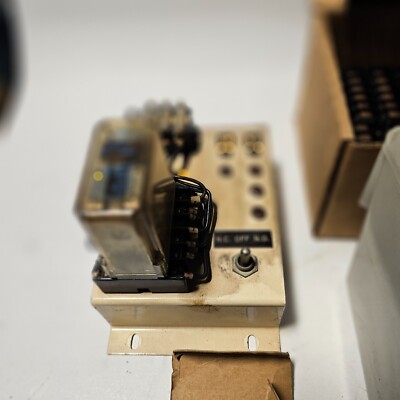 DUNCO RELAY TYPE 219BBXP DPDT & 2 N.O. 115 V PANEL MOUNT TESTER ...