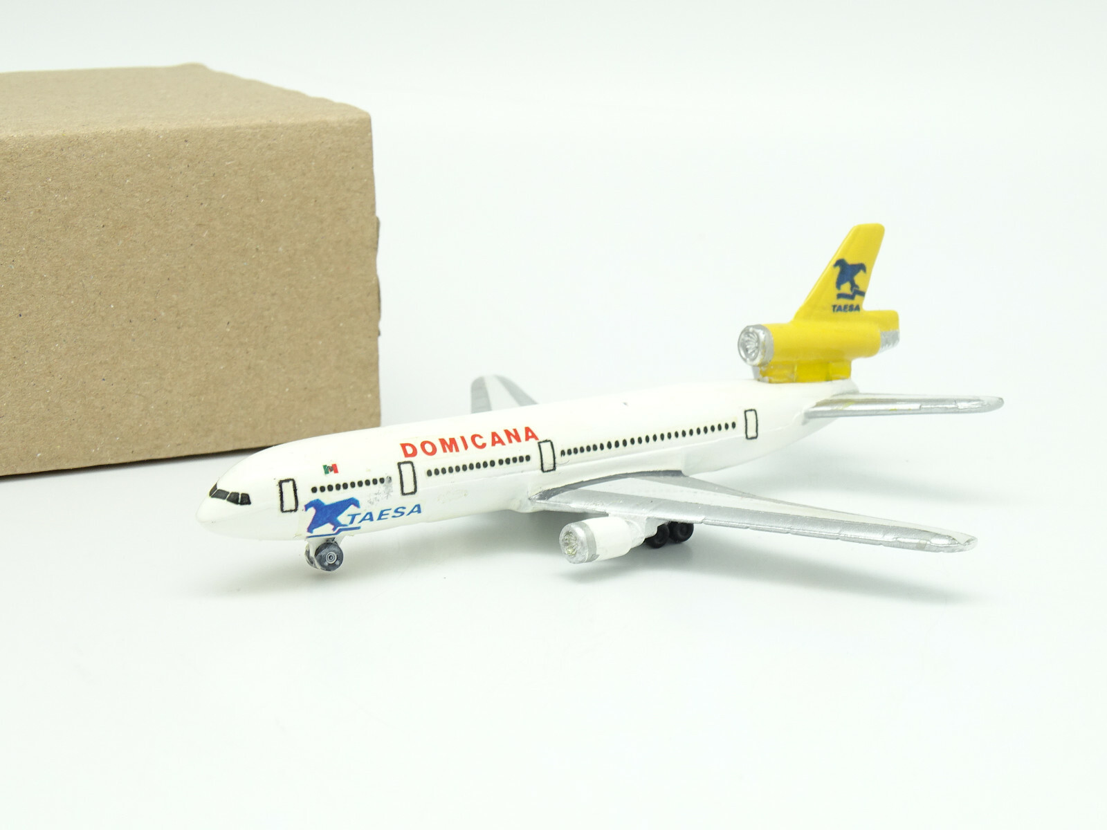 Majorette Metal Aircraft Airlines 1/400 - Douglas DC-10 Domicana Taesa ...