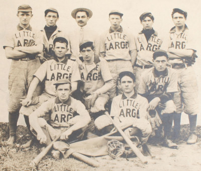 BASEBALL TEAM, LITTLE LARGE. PLAYERS IN UNIFORM WITH PLAYING EQUIPMENT ...