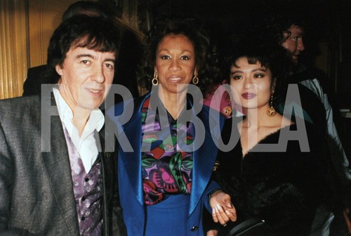 Photo de presse vintage Bill Wyman Avec Monica Chong Et Altovise Davis ...