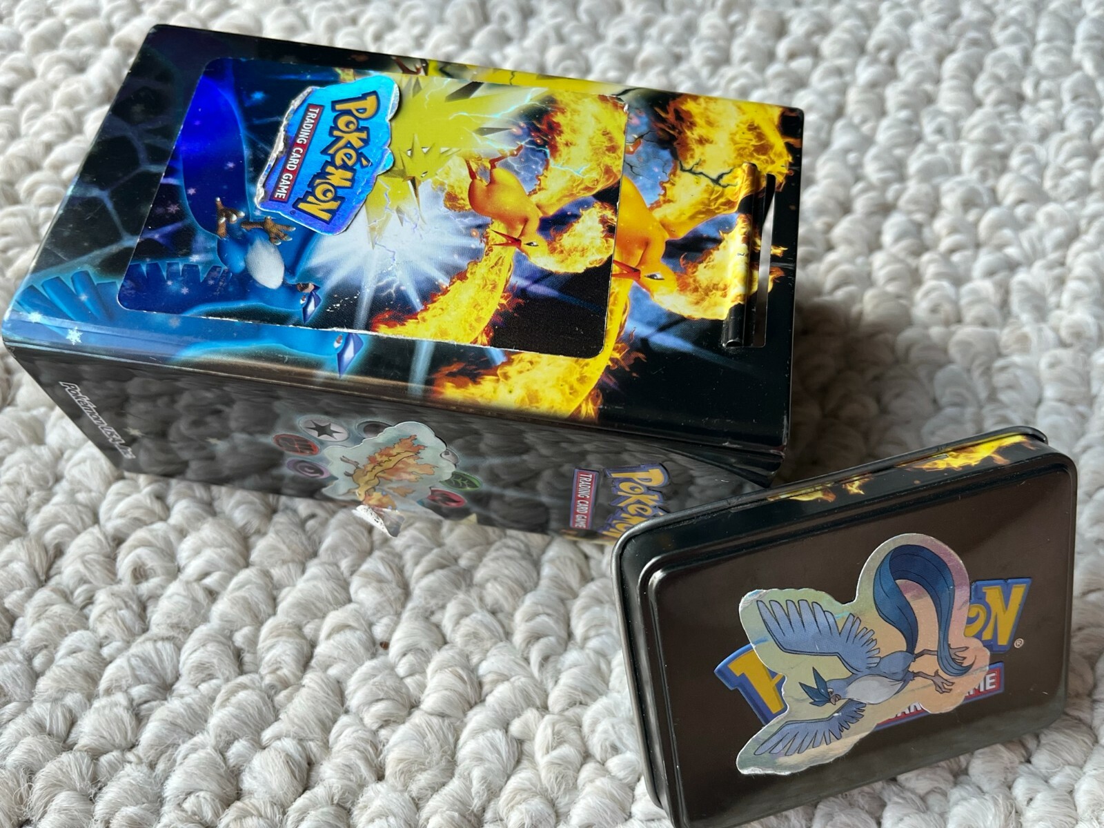Lot de 8 boîtes vides Pokémon Tin Garchomp Kyurem Yveltal et autres PAS ...