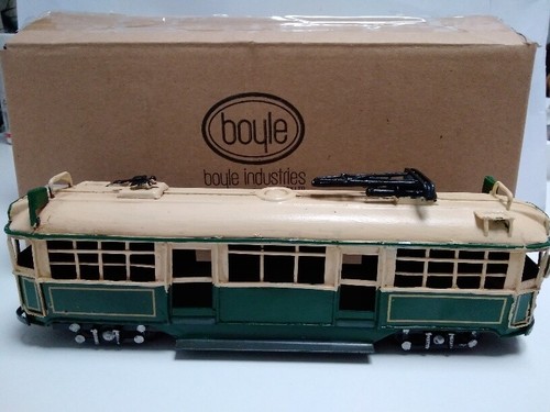 HANDMADE MELBOURNE TIN TOY TRAM IN GREEN CREAM ROOF 20cm long suit 1/43 ...