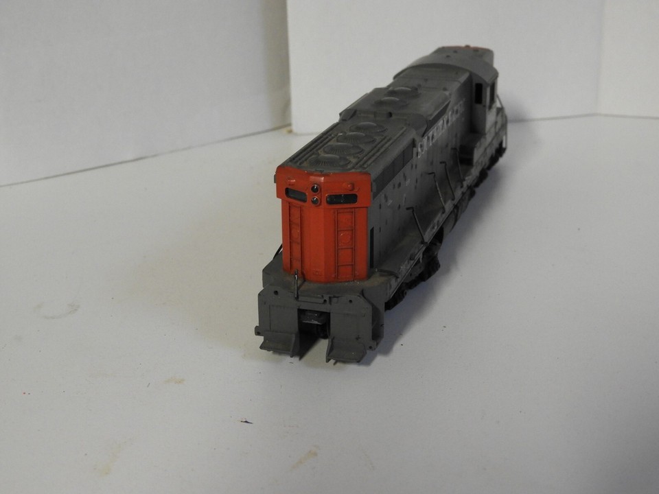 HO Scale SP Southern Pacific SD9 Diesel Locomotive #3945 | eBay