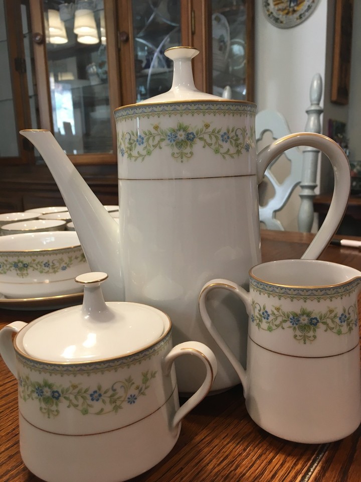 NORITAKE SPRING MEADOW CHINA (84pc) 12 Settings; Hostess Serving Set ...