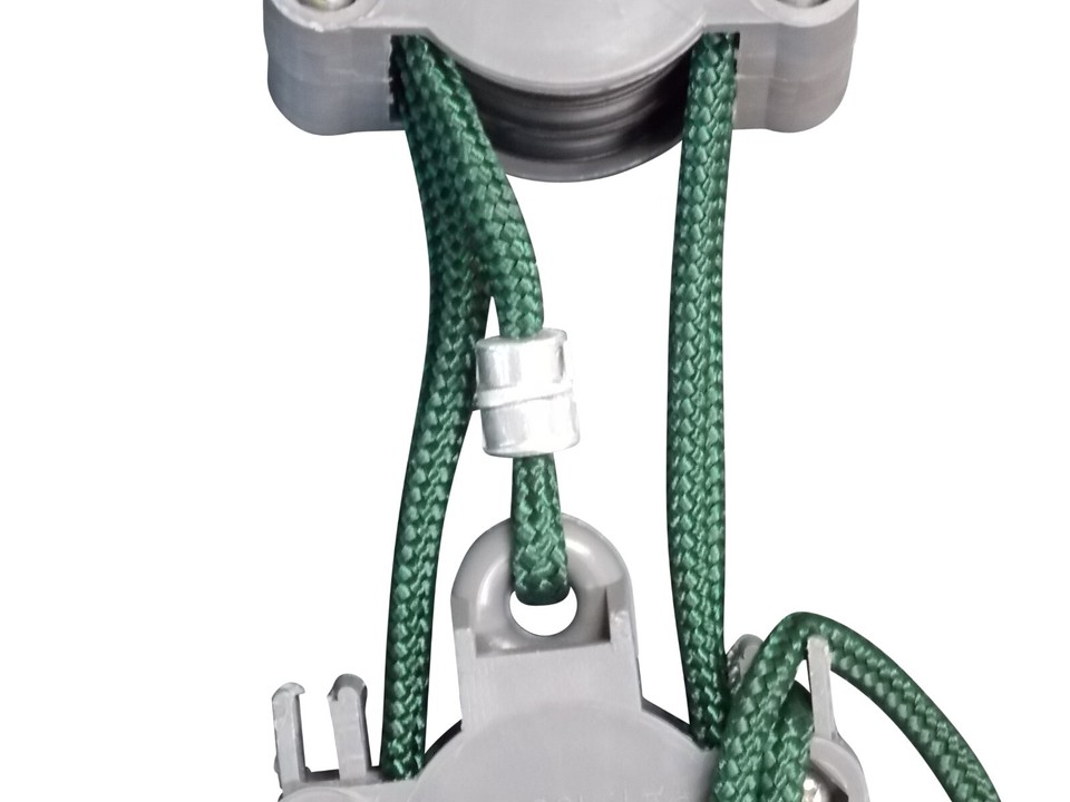 Manual Locking 5:2:1 Hoist with 40 ft.Solid Braid Rope.Weighs 1Lb. 3 oz ...