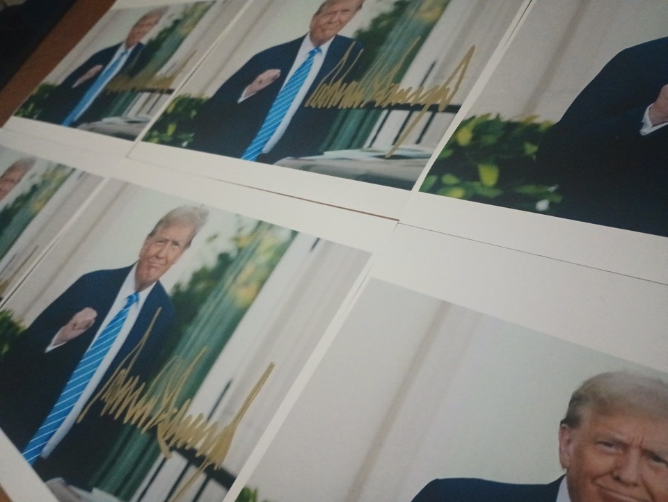 Donald Trump Authentic Signature in Gold Ink! Signed by Trump in real ...