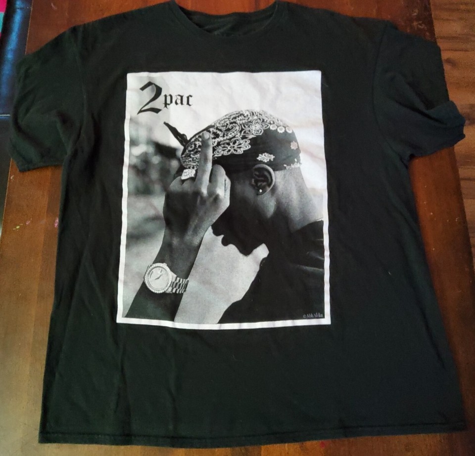 2Pac Tupac Side View Middle Finger Mike Miller Portrait Graphic T-Shirt ...