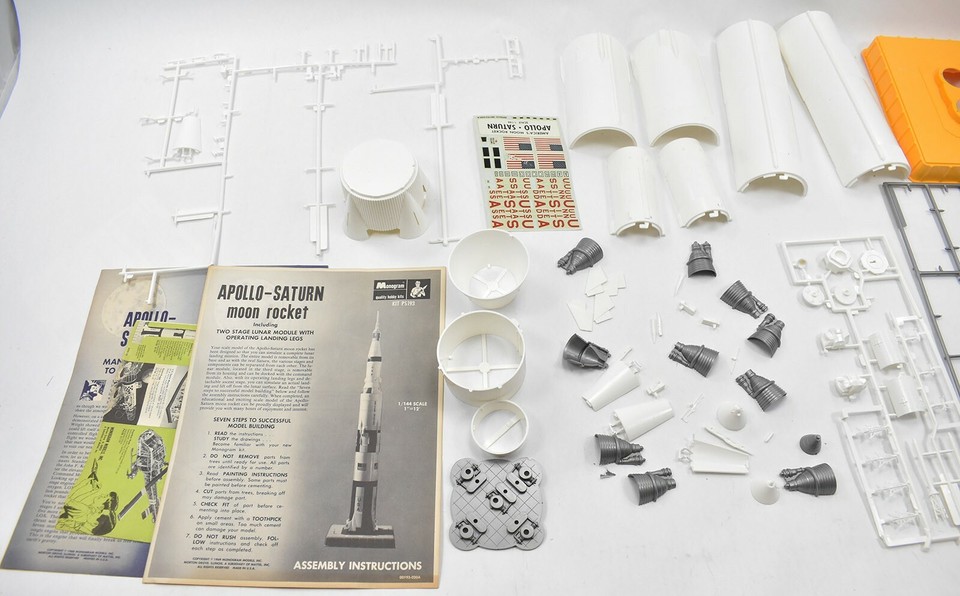 Apollo Saturn Moon Rocket Unbuilt Plastic Model Kit Monogram PS193 1/ ...