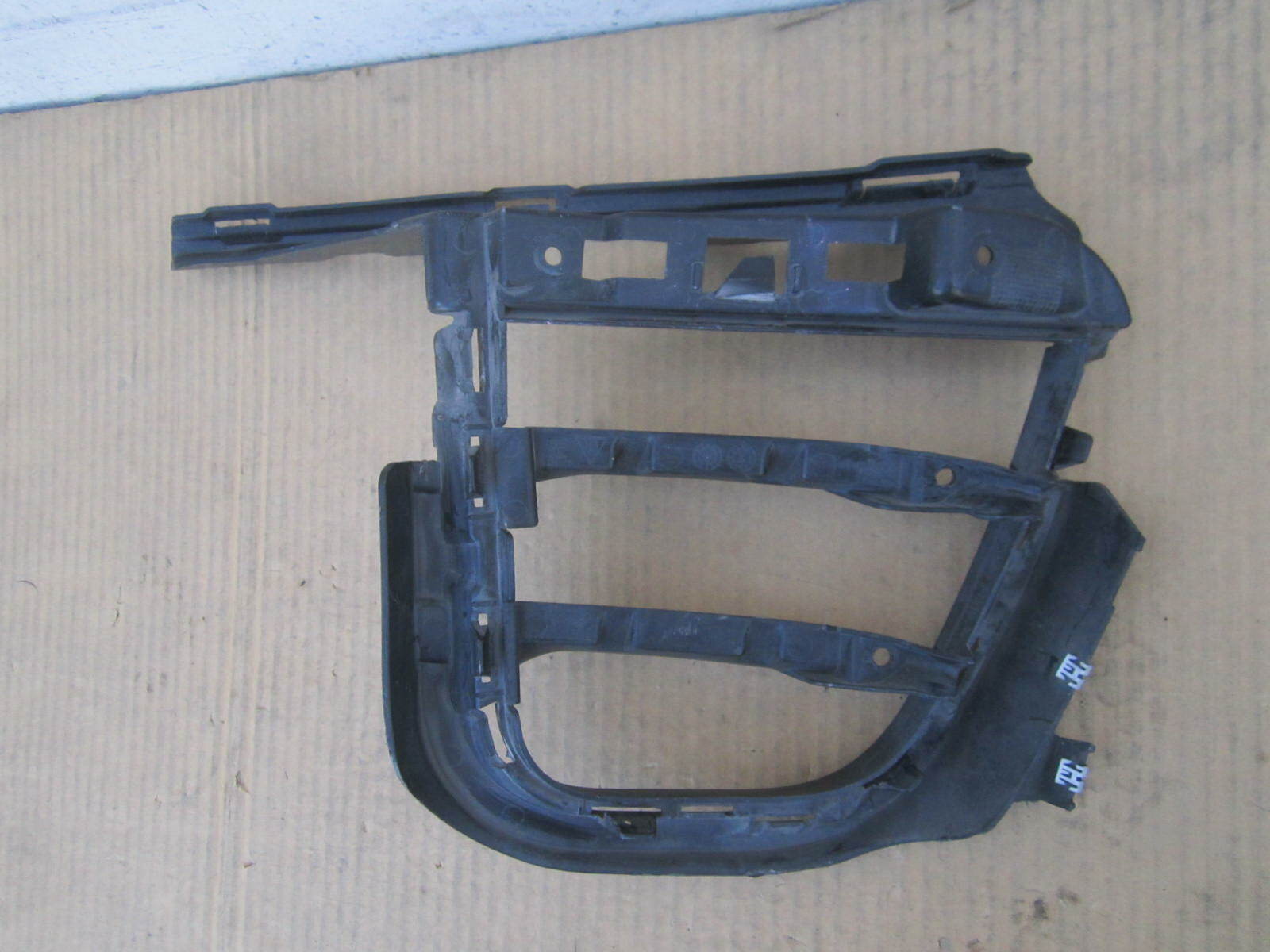2015 - 2018 Porsche Macan Front Bumper Right Grille Bracket OEM ...