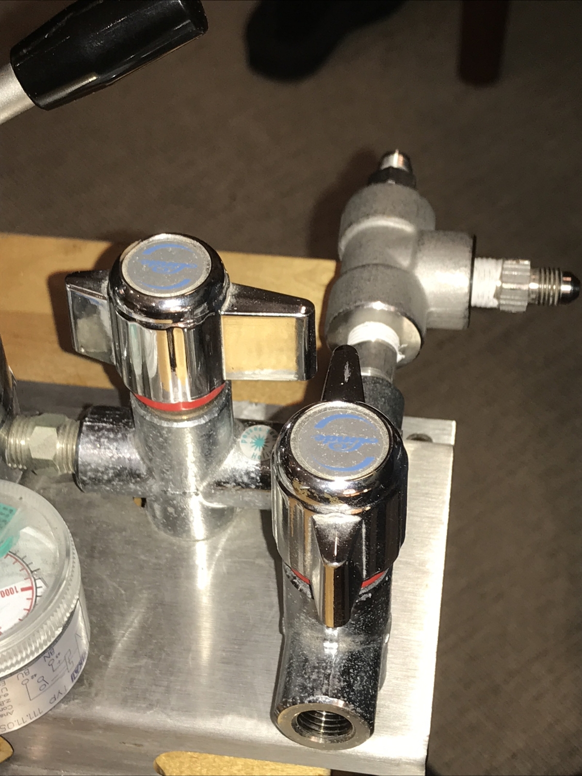 LINDE HiQ A 208 A208 Semi-Automatic Gas Panel; RB200/1 -150 regulator ...