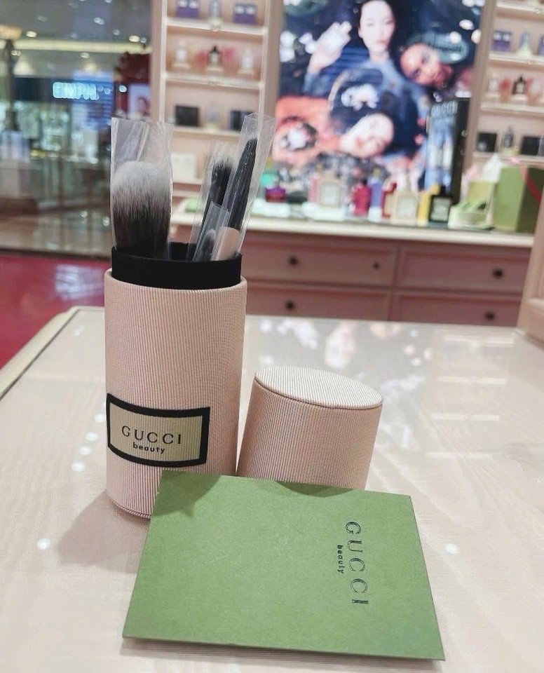 GUCCI BEAUTY Makeup Mini 4 Pc Brush Set and Case | eBay UK