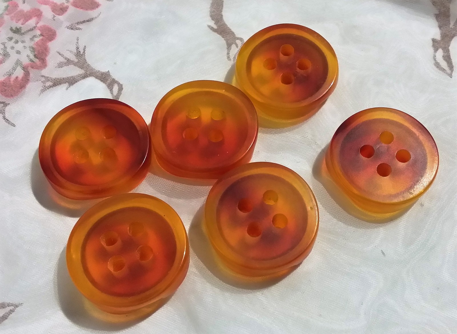 MERCERIE COUTURE LOT 36 ANCIENS BOUTONS GALALITHE COULEUR AMBRE 28 mm ...