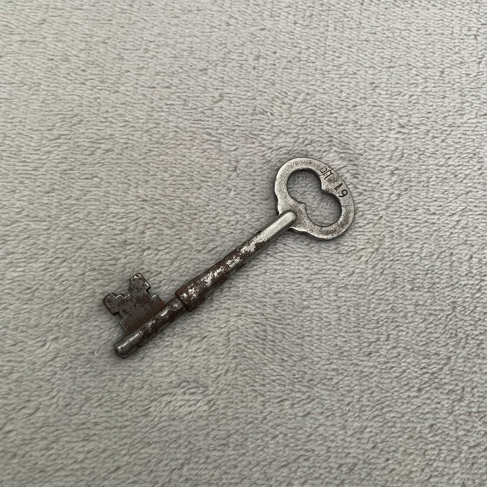 Antique Corbin DT 19 Mortise Lock Skeleton Key Solid Barrel Open Bow 2. ...