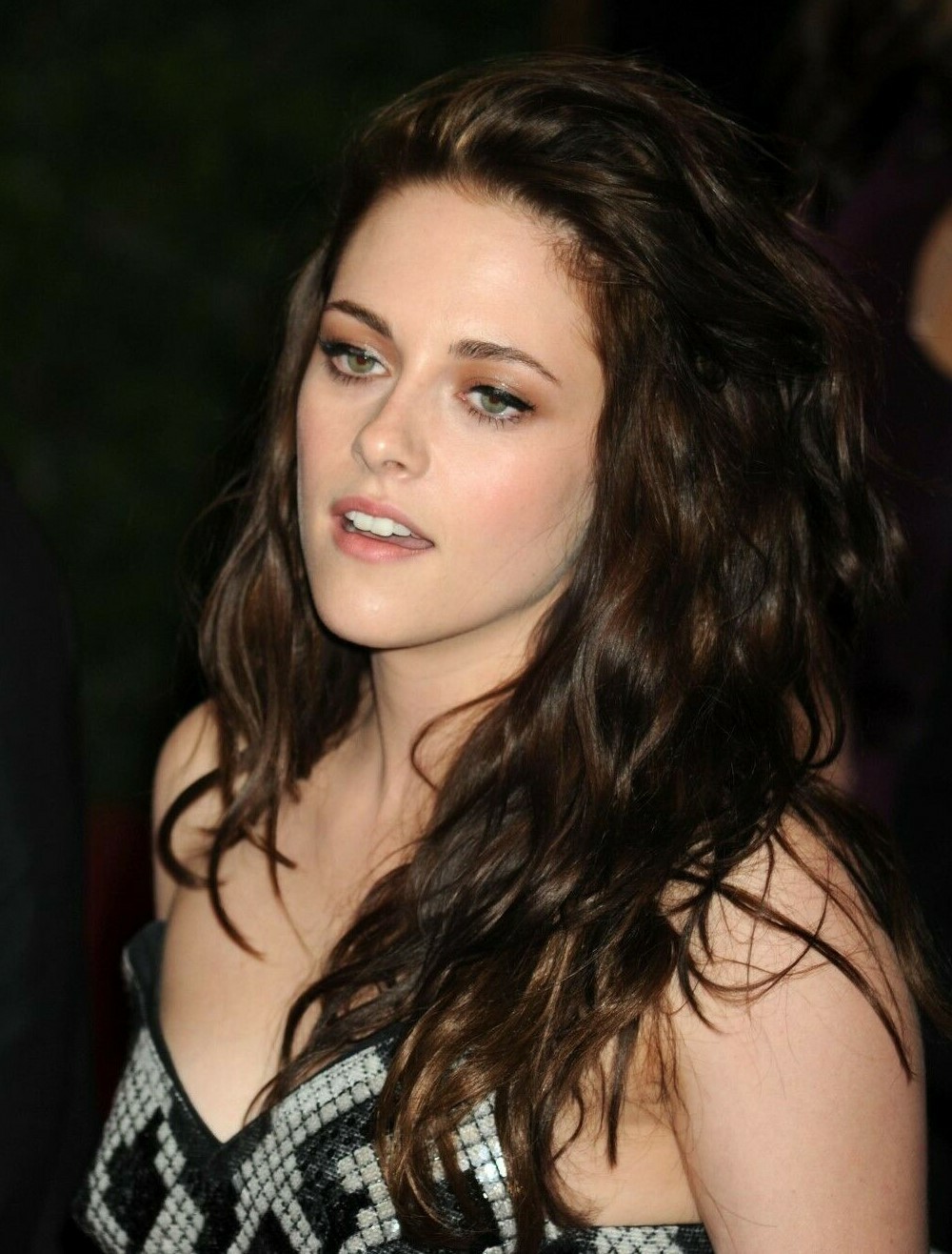 Kristen Stewart in a 8" x 10" Glossy Photo h8y | eBay