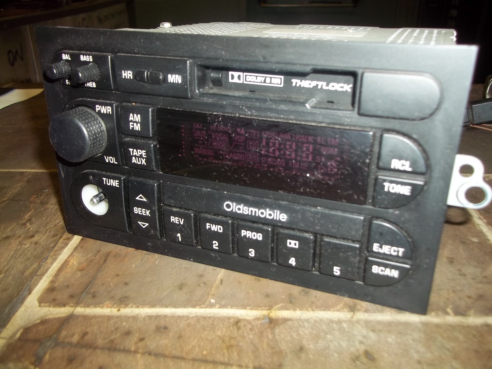 AM FM CASSETTE RADIO STEREO OLDS 88 98 CUTLASS BRAVADA INTRIGUE ALERO ...