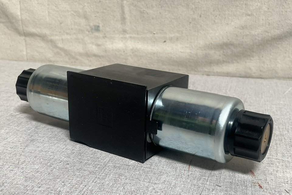 PARKER D3W004CNJW Hydraulic Directional Valve Float Spring Centered 24V ...