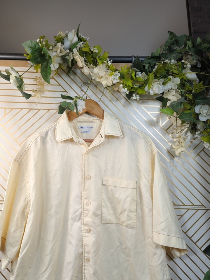 ZARA Men's Relaxed Fit Oversized Cream Colored Button Up Collared Size ...