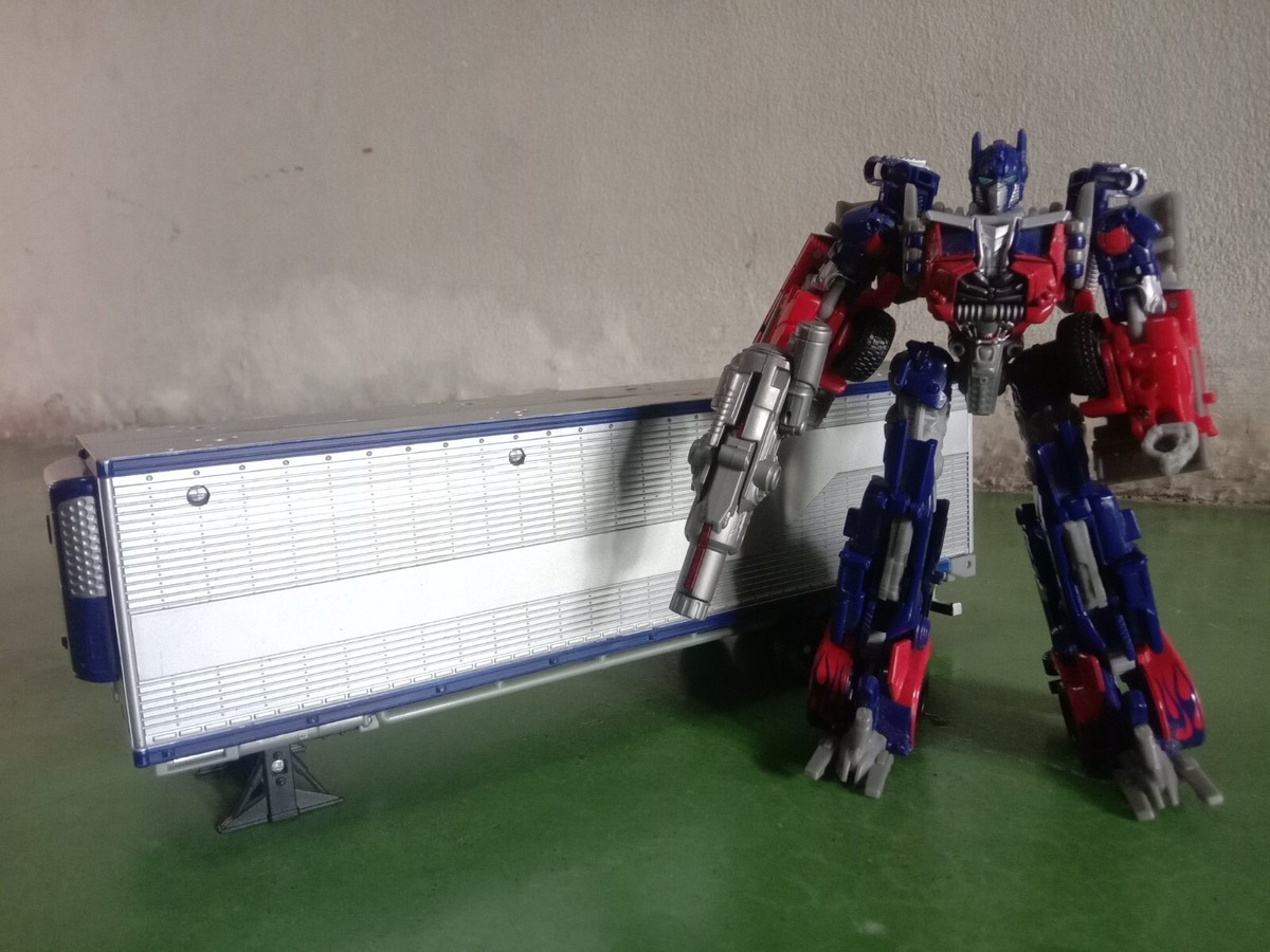 Optimus Prime Trailer Dark Of The Moon New Transformers: Dark Of The