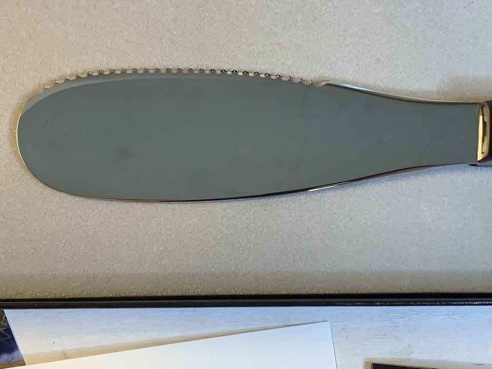 CUTCO 3721 5” Serrated Knife & 1768 5”Spreader Spatula Brown Handles ...