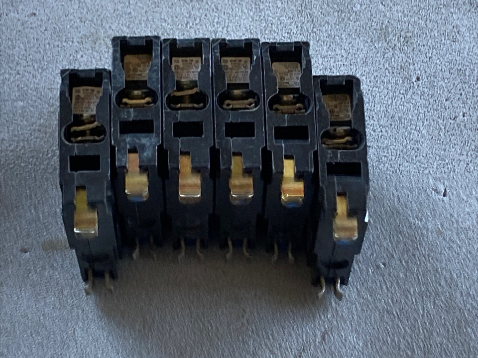Lot of 2 Square D QO115 15A 1 Pole Circuit Breaker Trip Window Yellow ...