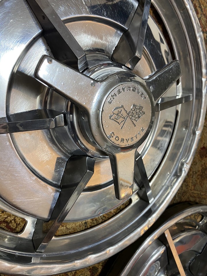1963 Corvette Hubcap Wheel Covers Original w/Spinner & Bars Split ...