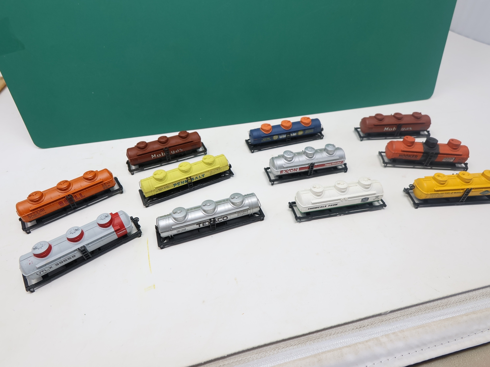 USED N Scale, Lot of 11 Tank cars (No trucks) Triple Dome Shell Exxon ...