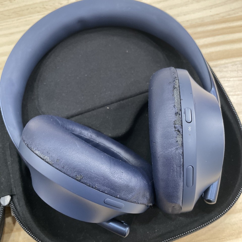 Bose Noise Cancelling Headphones 700 Bluetooth Over-Ear + Case, Cables ...
