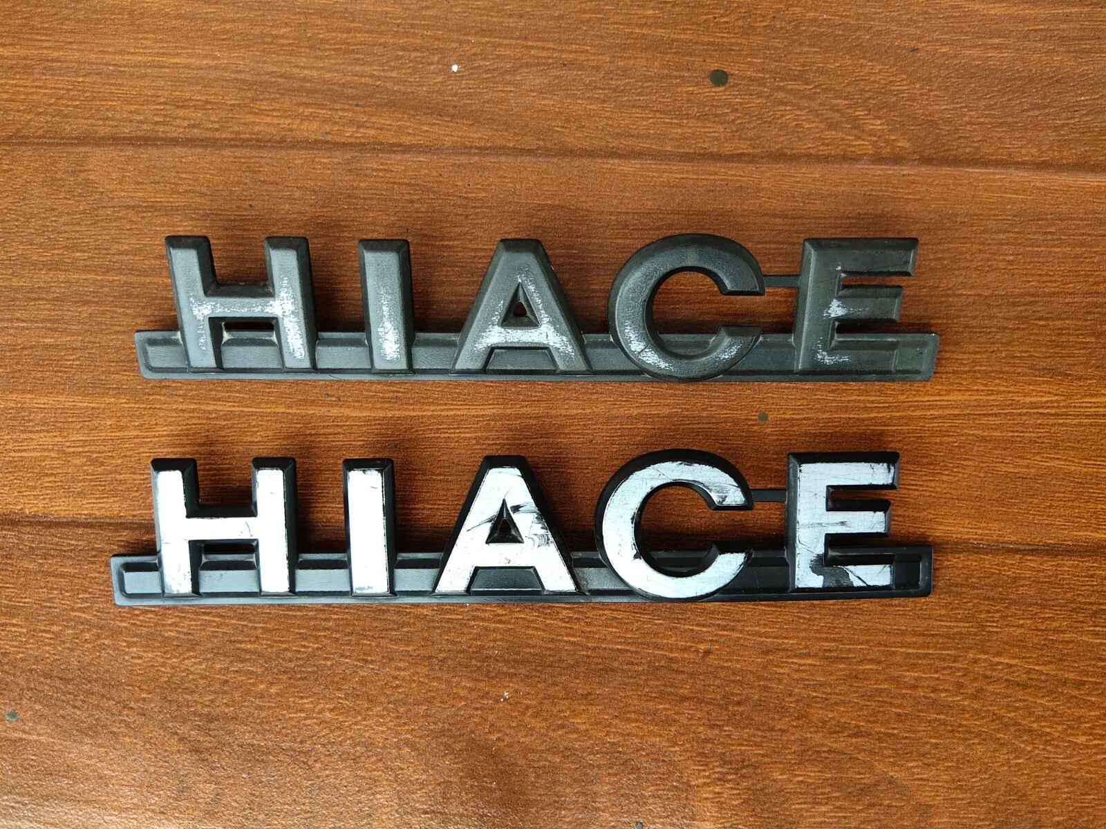 Hiace Emblem Toyota HIACE RH20 Side Fender Emblem/Badge Genuine 1 pair ...