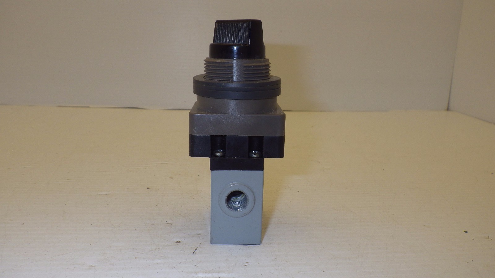 COMPAIR/PARKER 4N301-302 SHROUDED SWITCH, MAX 10 BAR, 703111710A | eBay