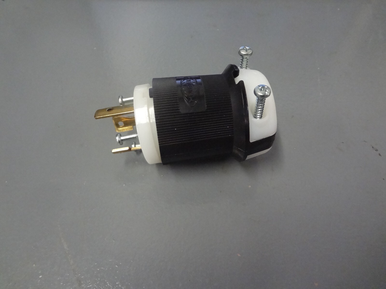 HUBBELL HBL2621 Twist Lock Plug Male 250V 30A 2 Pole, 3 Wire Grounded ...