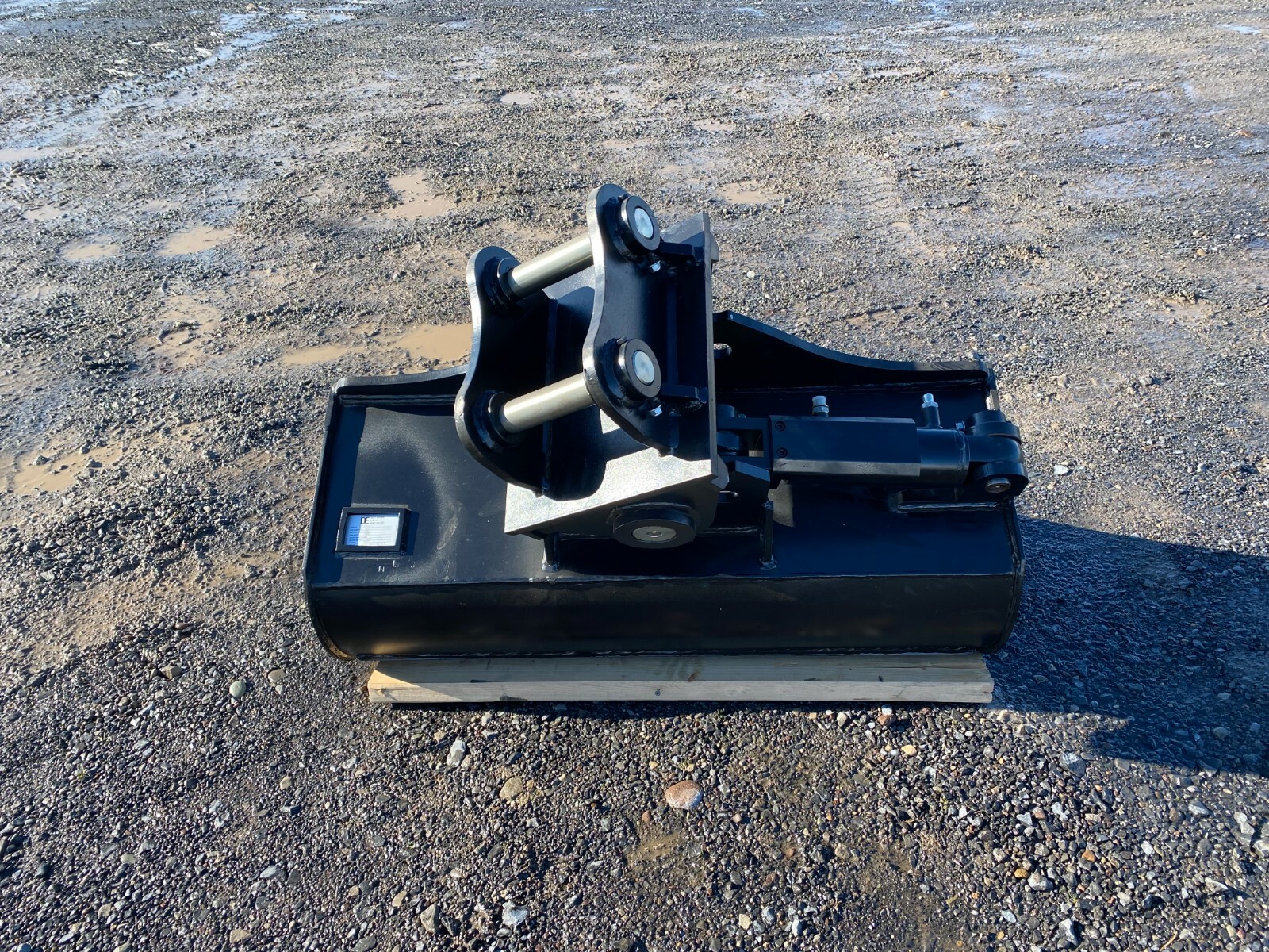 42" Hydraulic Tilt Ditch Clean for Cat 303 and similar sized machines ...