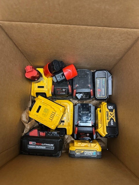 DEFECTIVE POWER TOOL BATTERY BUNDLE (DEWALT, MILWAUKEE, PORTOR CABLE ...