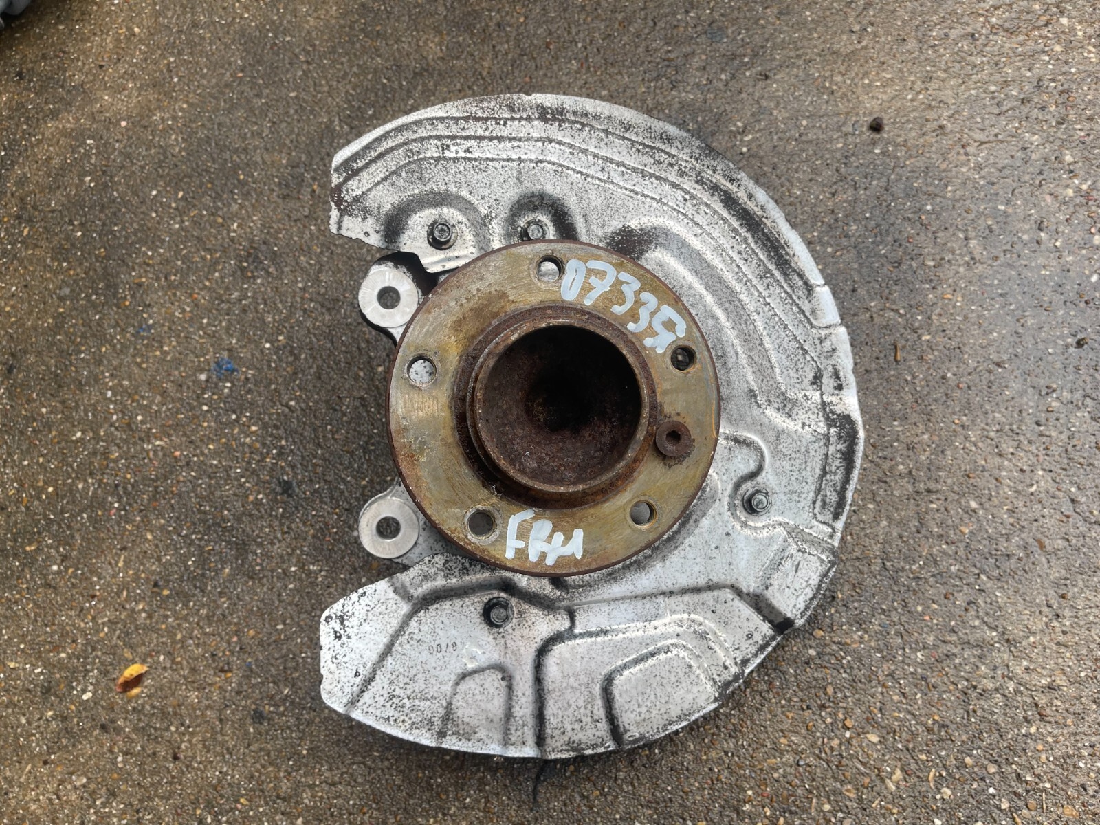 06-13 BMW E90 E92 3-series RWD FRONT RIGHT SPINDLE KNUCKLE W/ HUB OEM ...