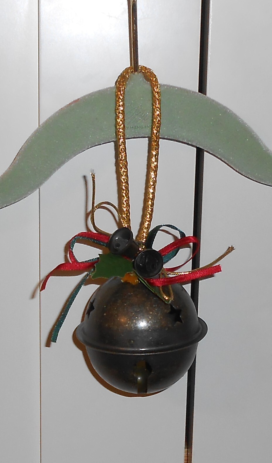 METAL CHRISTMAS BELL WITH GOLD BRAID HANGER AND BOW WITH LITTLE BELLS ...