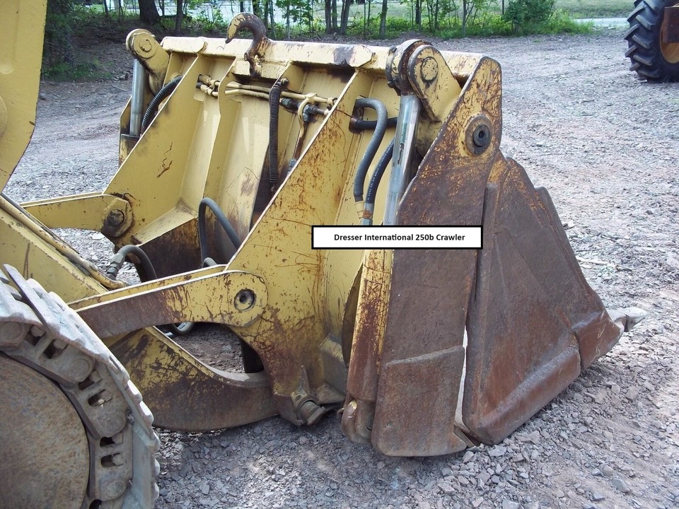 Well maintained Dresser International 250b Crawler Track Loader/ 4 n 1 ...