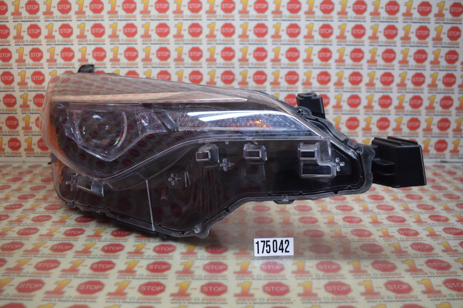 2017 - 2019 Toyota Corolla Sedan Right Side Headlight Assembly ...