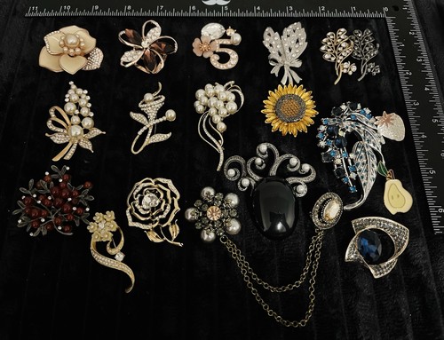 Lot of Flower Themed Brooches, Pins Mixed Styles Assorted Materials | eBay