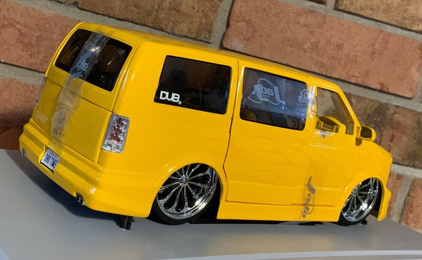 Chevrolet Astro Van 1:18 Jada Dub City Big Ballers Yellow | eBay