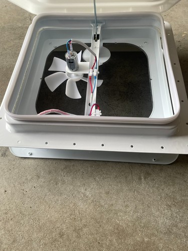 JAYCO SUITABLE CARAVAN MOTORHOME SHOWER HATCH 14" X 14" 12VOLT WITH FAN ...