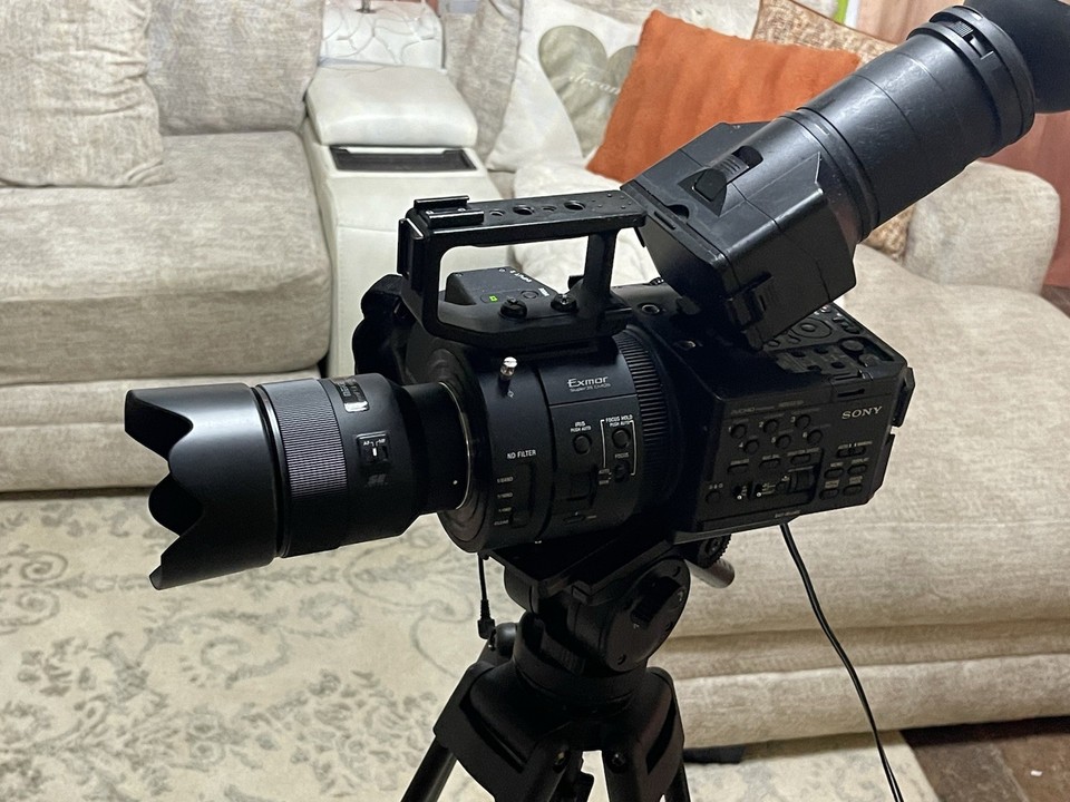 Sony FS700 Super 35mm Camera with Power Zoom Lens and Extras | eBay