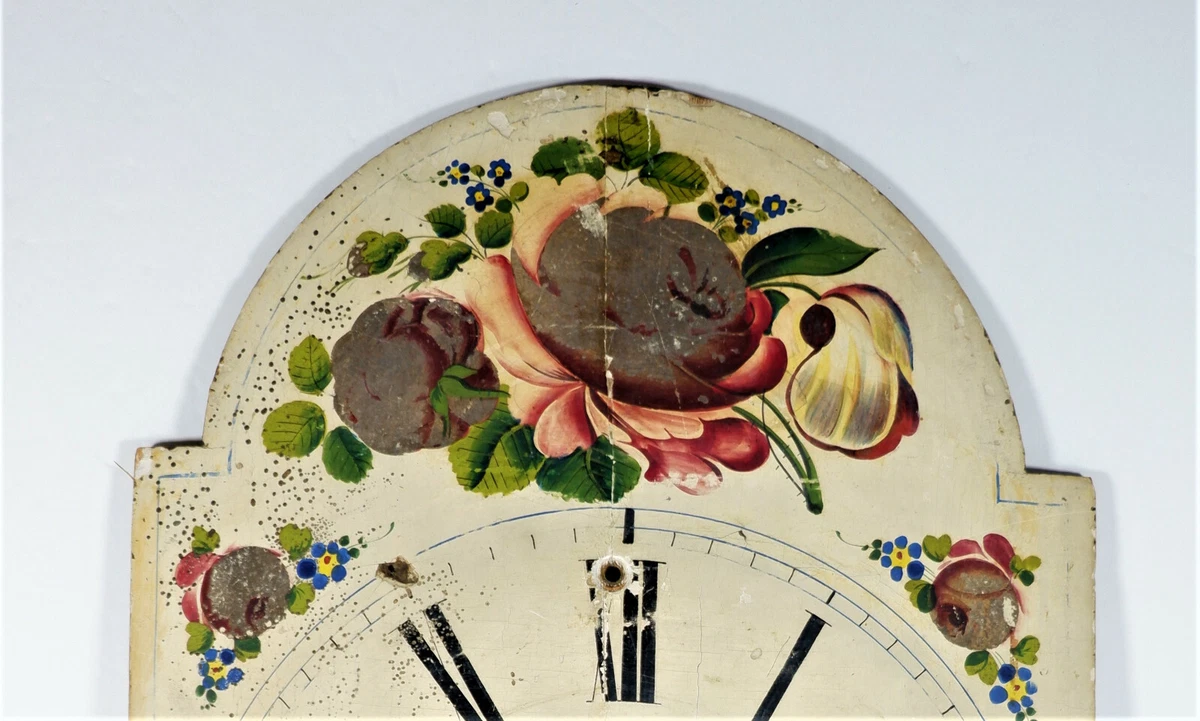Antique Clock Face With Hands