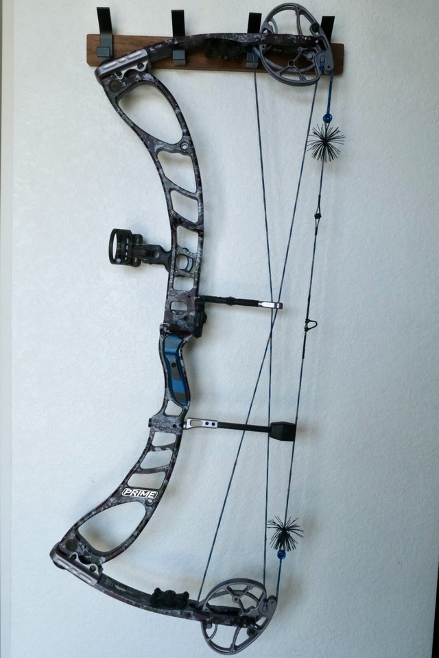 Prime Centroid Bow - 70 Lbs. 30" RH Right Hand Compound Hunting Bow | eBay
