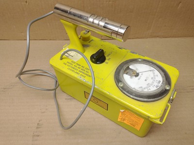 Radiation Detectors & Geigers - Victoreen Meter
