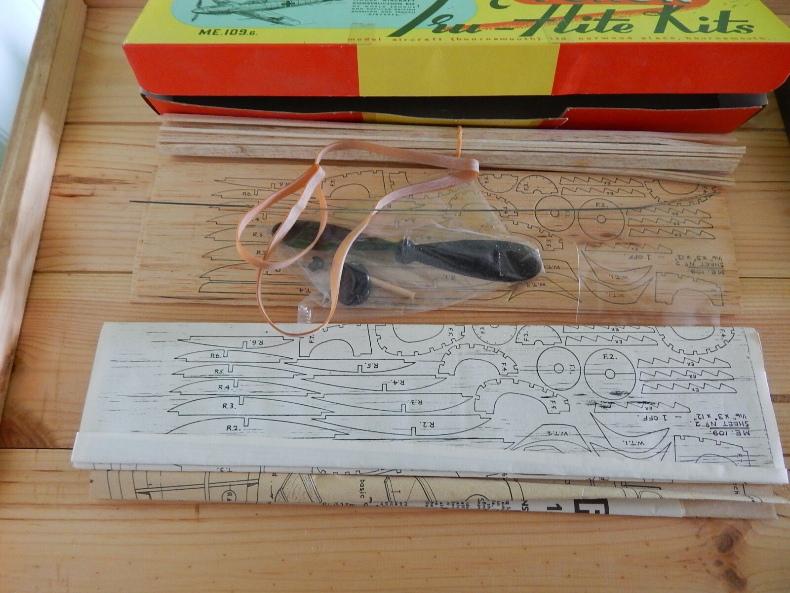 VERON MODEL ,GERMAN WW2 ME109g , TRU-FLITE KITS VINTAGE WOODEN KIT ...