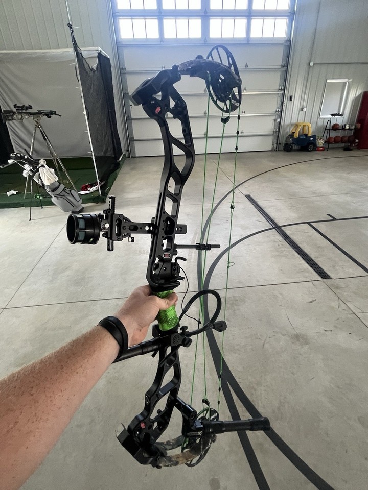 PSE EVO NXT 33. 70lbs And 29 Inch Draw. Ready To Shoot. CBE Engage ...