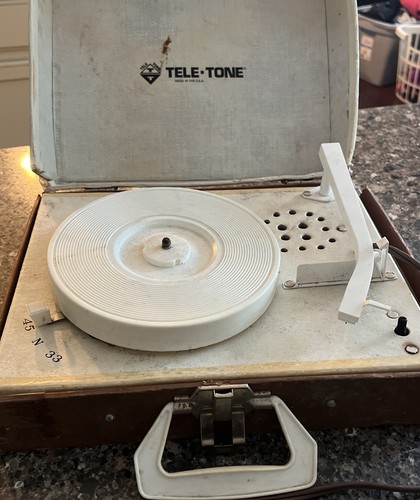 Tele-Tone record player plays 45 and 33 records tested and works see ...