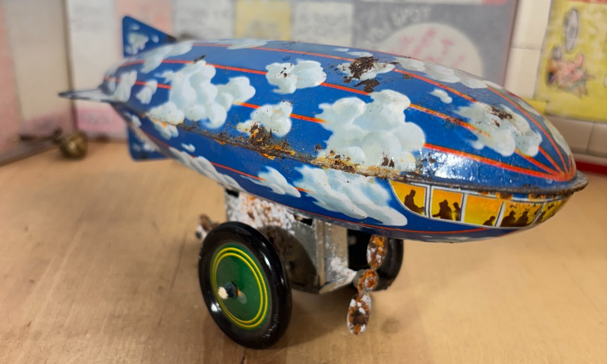 Zeppelin Wind Up Toy