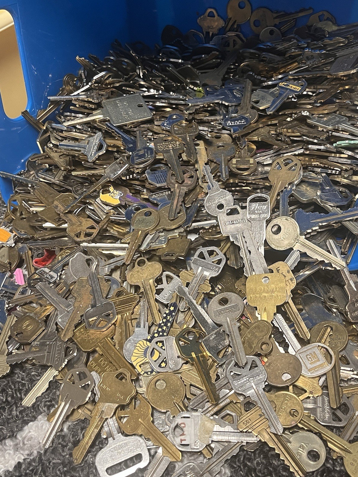 Lot of Misc Cut Keys 2 Pounds (LBS) House Art Craft Lock Car Crafting ...