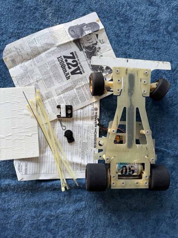 Vintage Associated RC12i 1/12 Scale Pan Car Chassis As-is 4 Parts or ...