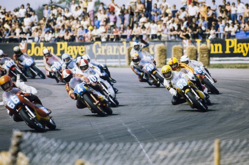 Derek Huxley Yamaha leads Tony Rutter Yamaha 1976 Motorcycle Racing Old ...